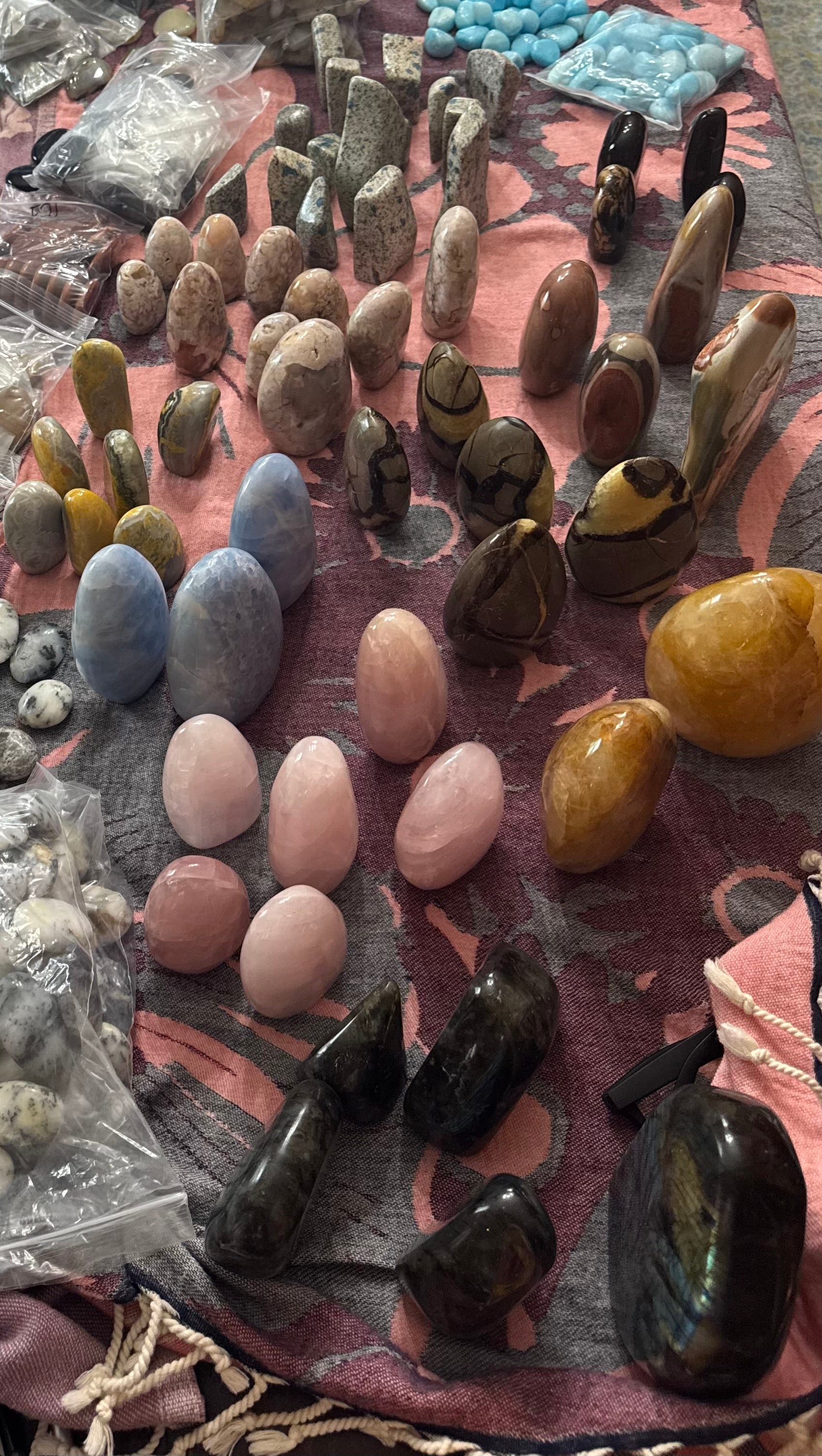 Crystal Freeforms – Chillin With Crystals